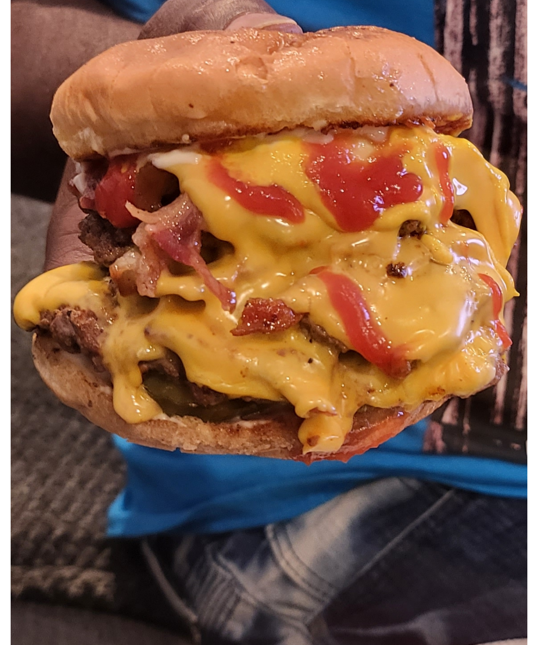 Homemade 3x3x3 bacon cheeseburger | Scrolller