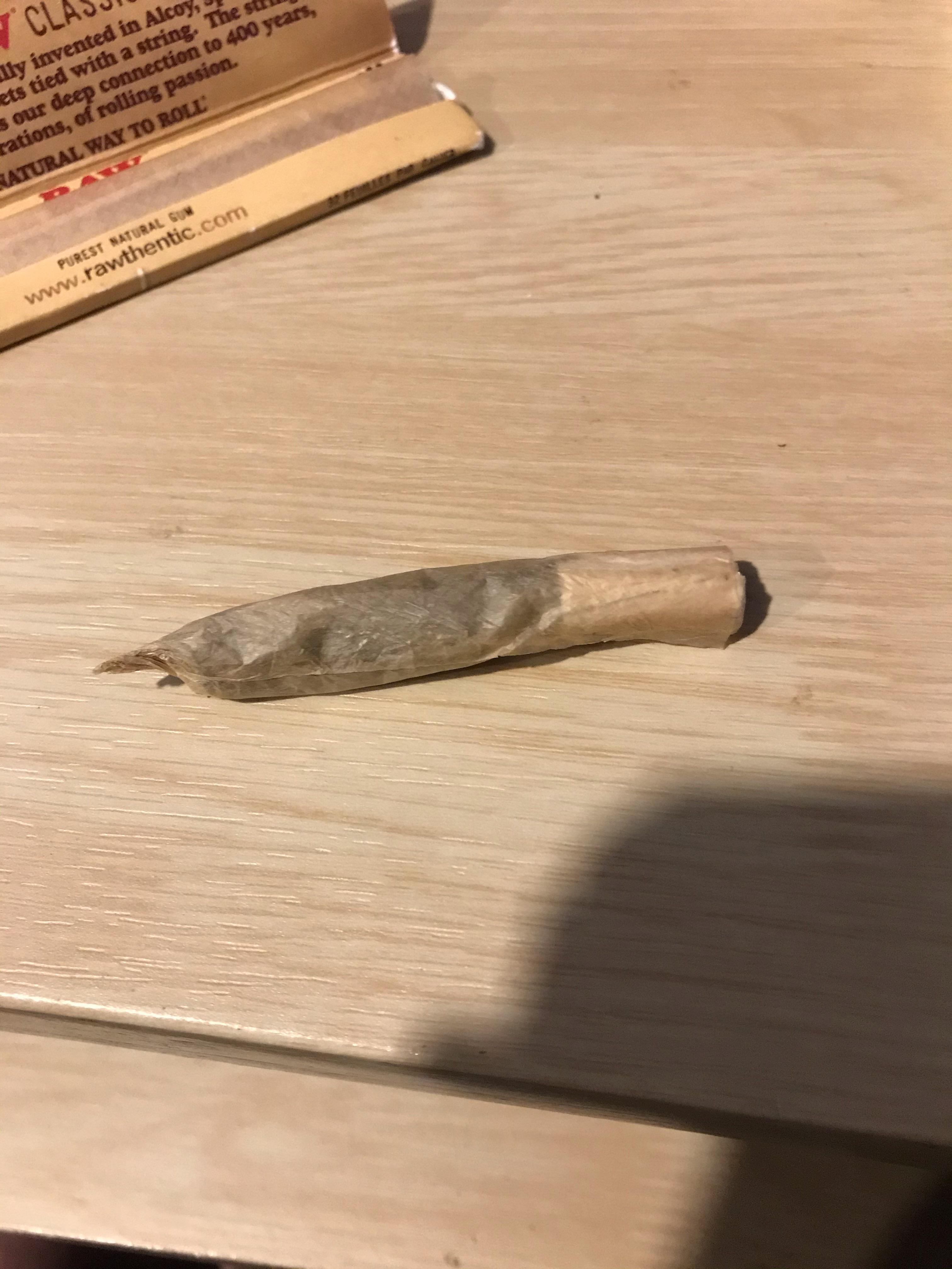 Gotta be one of the worst joints ever rolled... Any rolling tips? | Scrolller