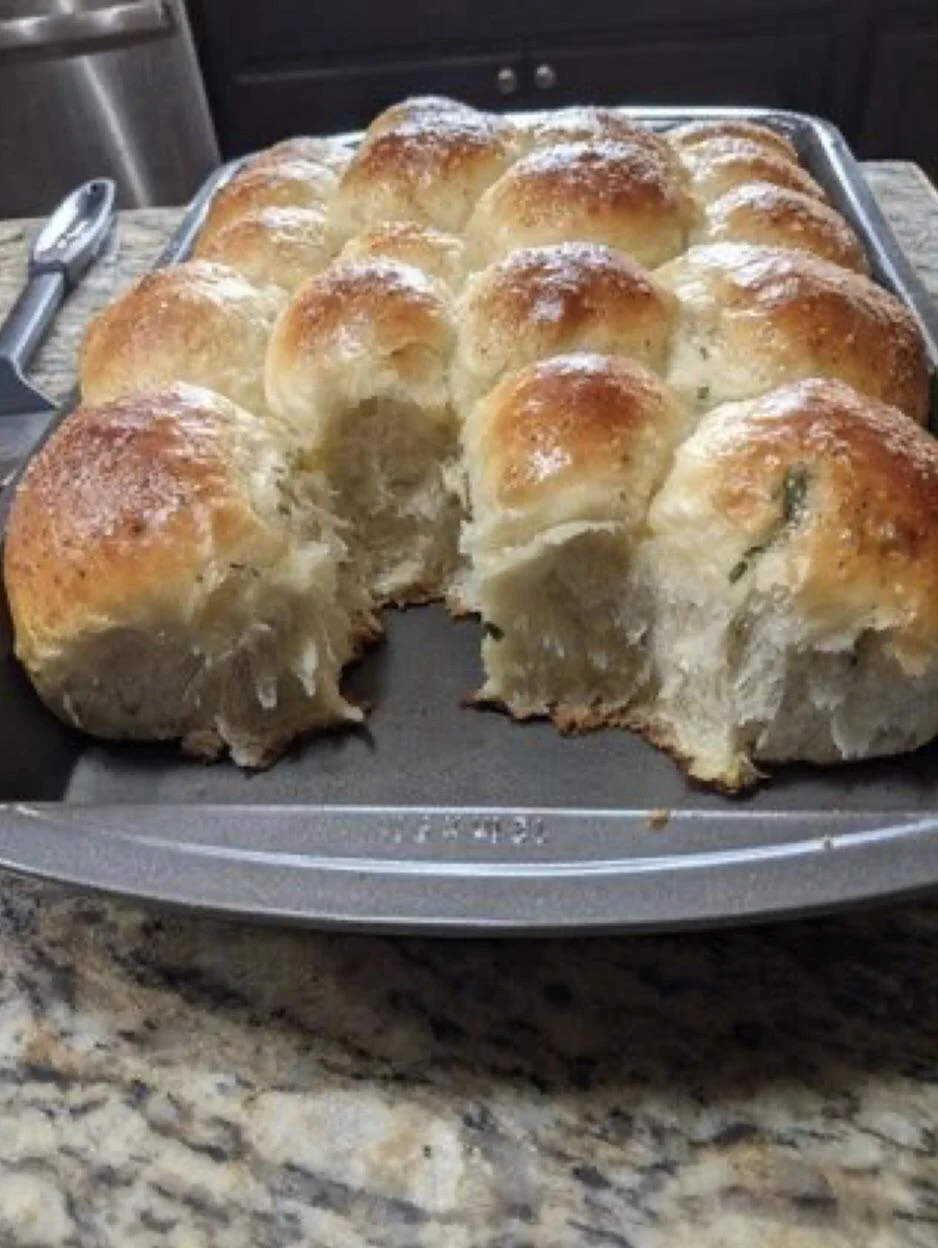 Sour Cream and Chives Dinner Rolls | Scrolller