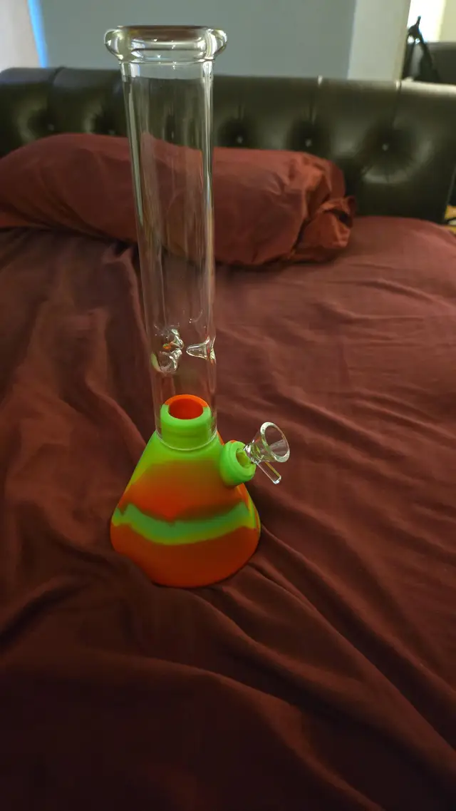 Safe to smoke from this type of pipe? | Scrolller