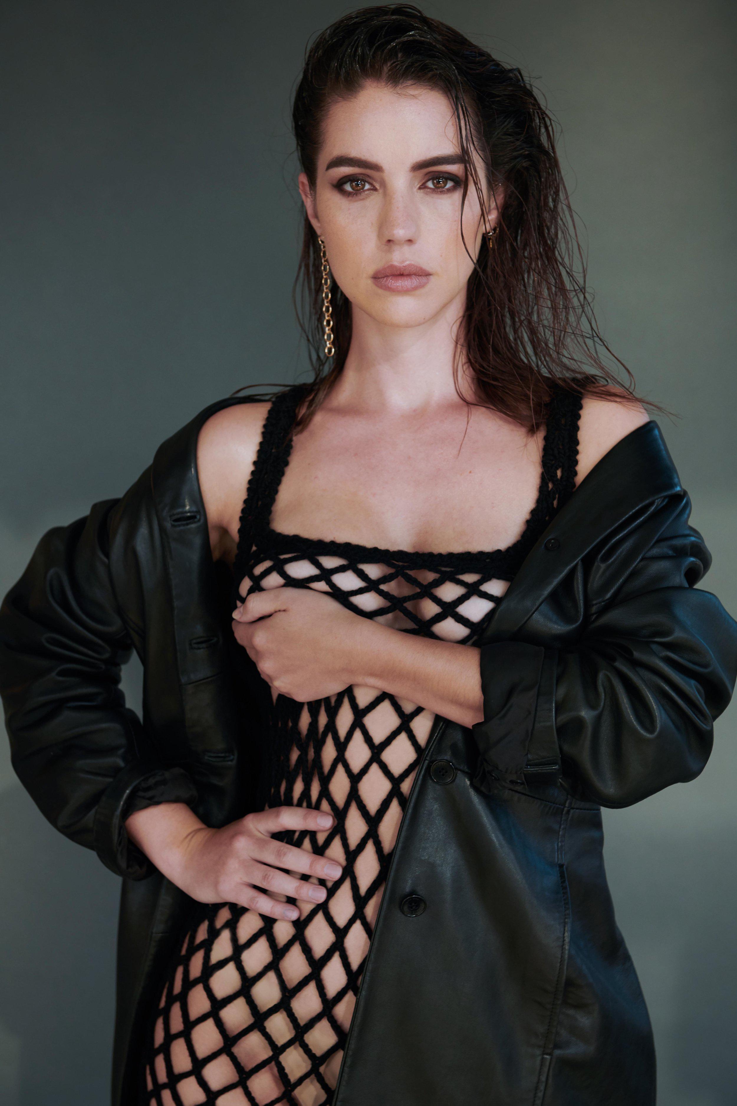 Adelaide Kane | Scrolller