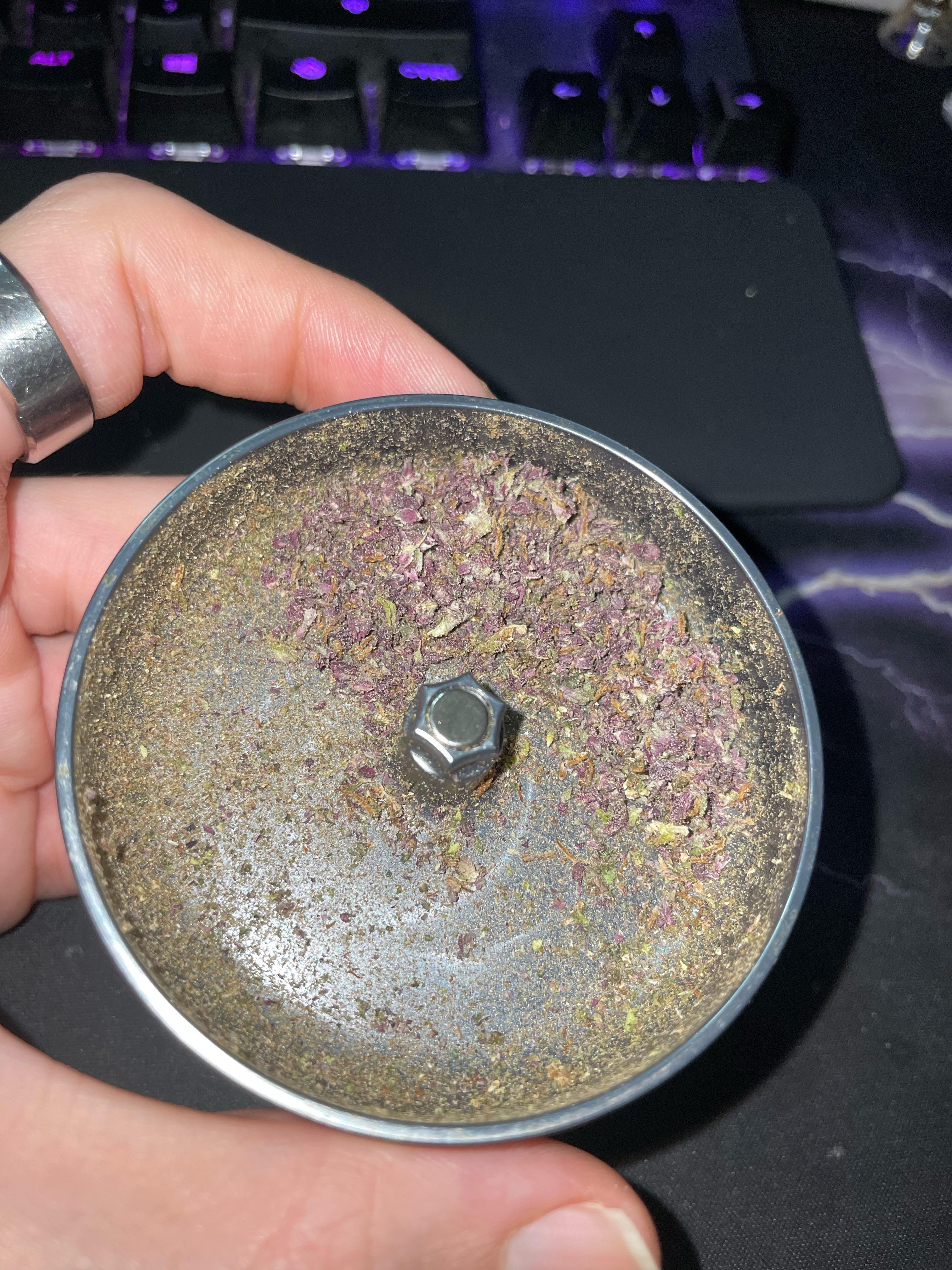 Grind up shot of this new batch, been loving this brilliant cut grinder ...