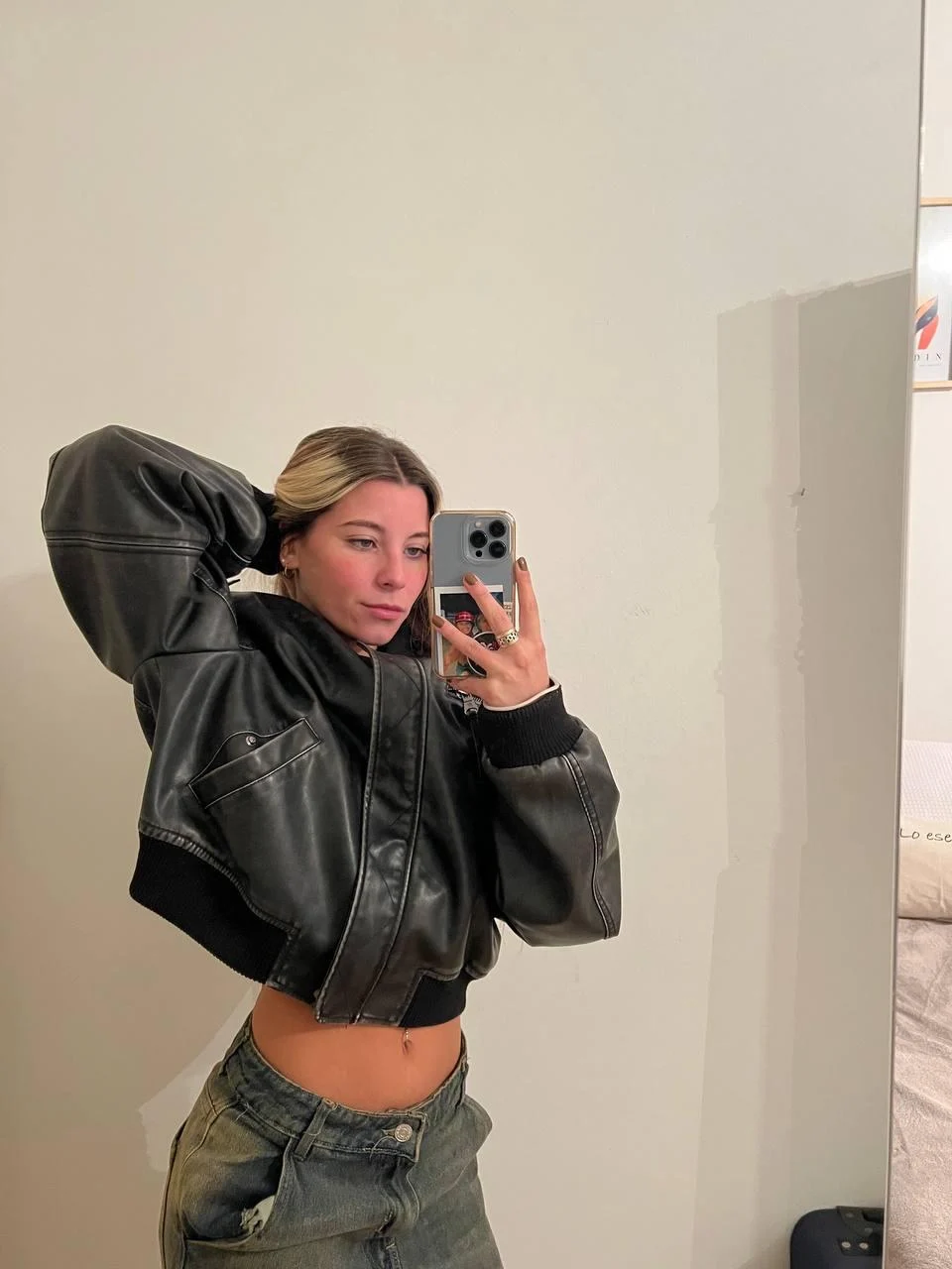 I have to show my midriff even if I'm wearing a jacket | Scrolller