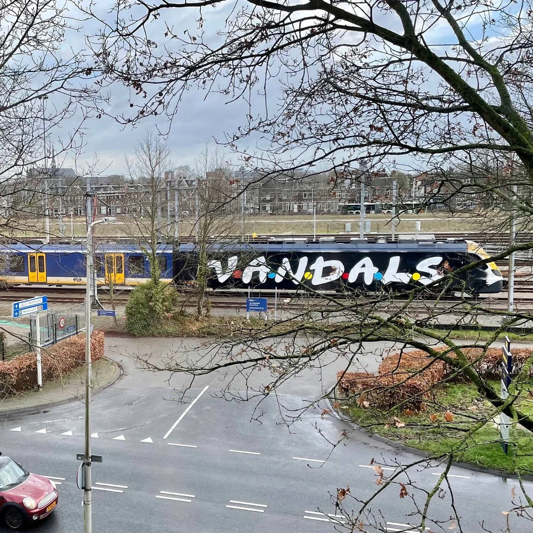 Vandals on a Dutch train | Scrolller