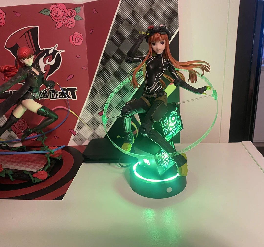 Of course the non-playable Phantom Thief has the coolest figure! | Scrolller