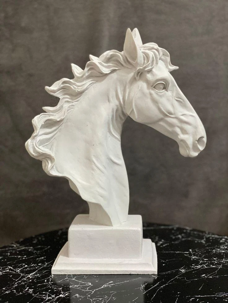 White Horse Head Statue | Scrolller
