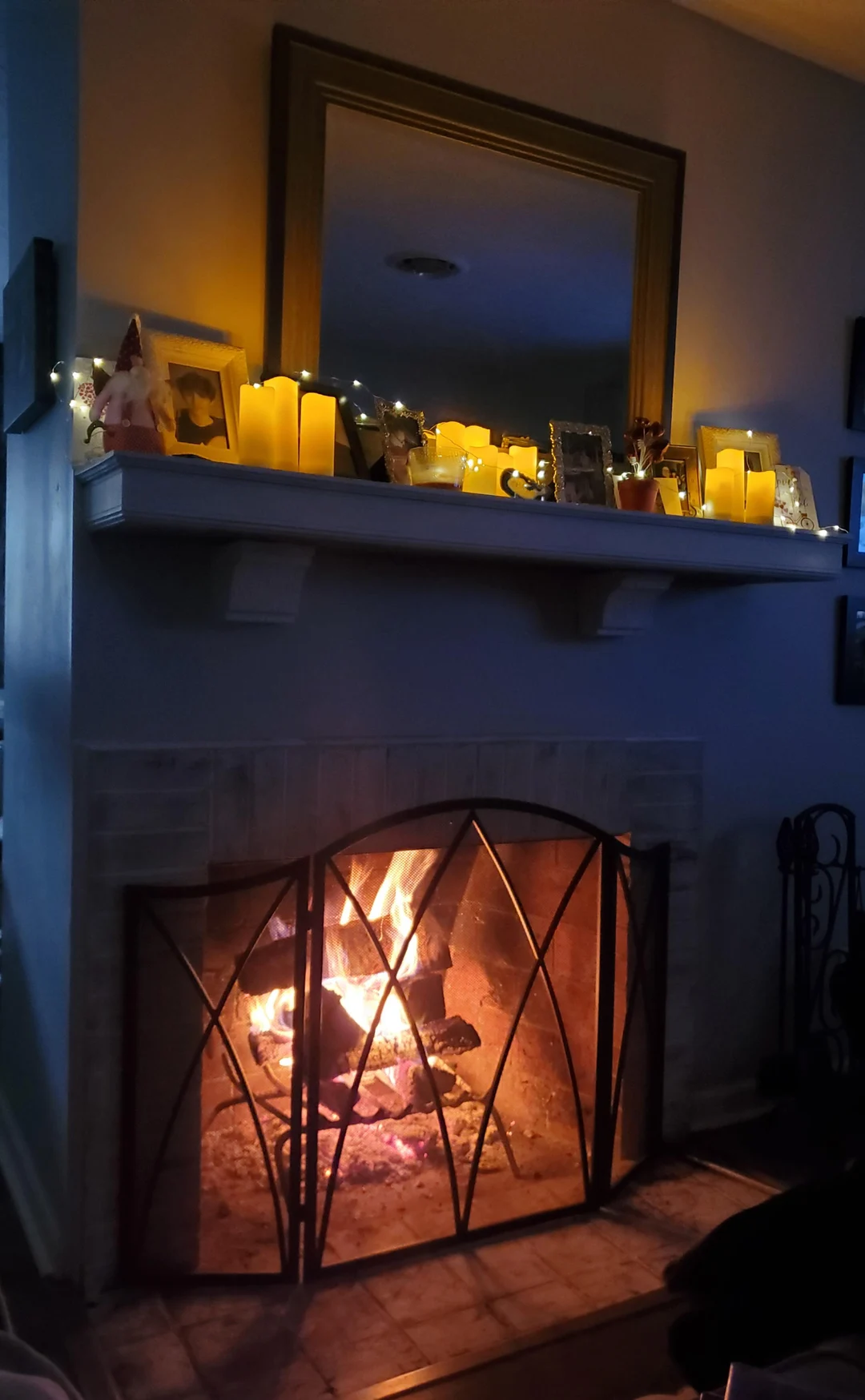 I love my fireplace, it keeps the whole house warm | Scrolller