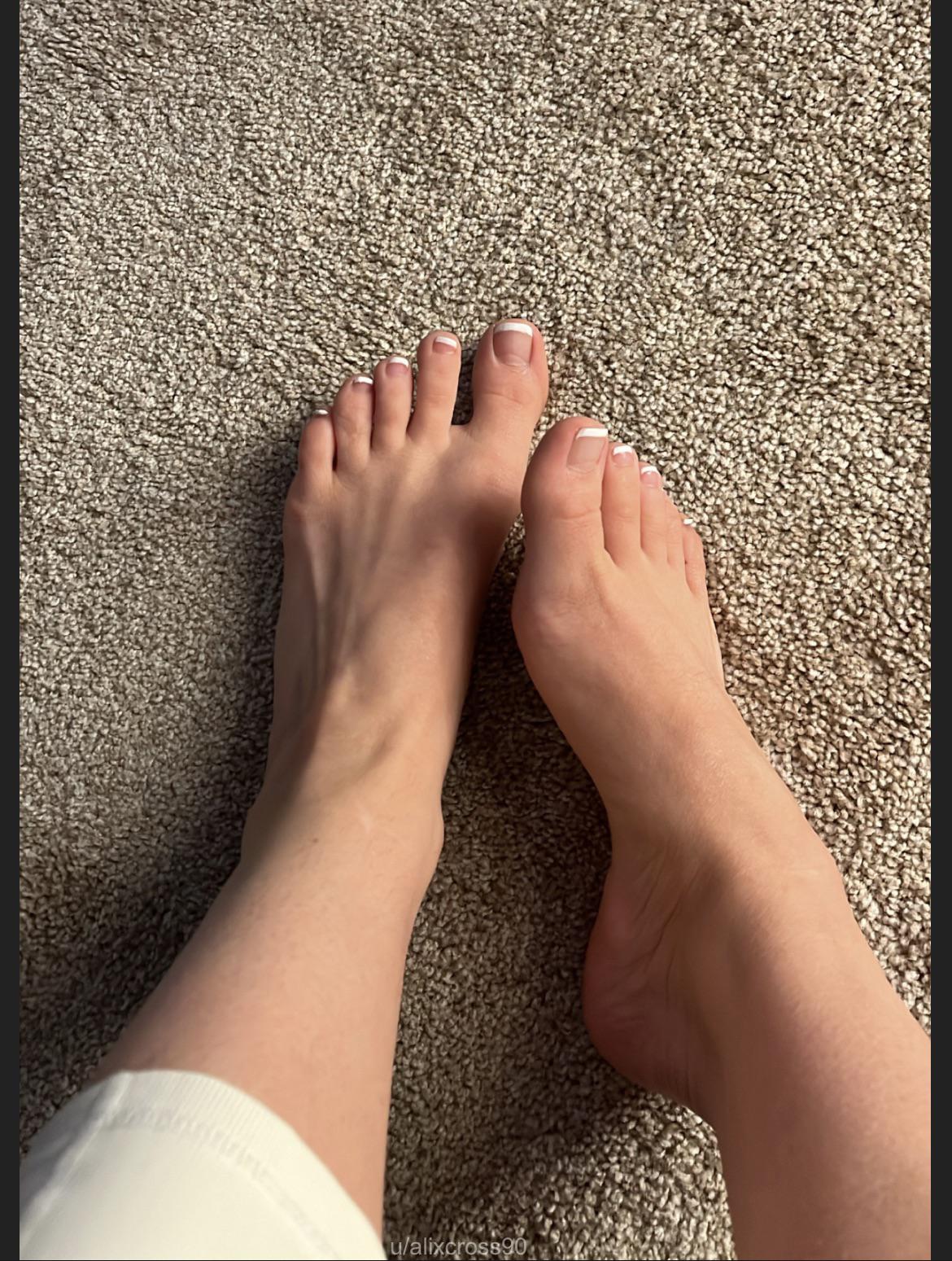Tan toes & French tips | Scrolller