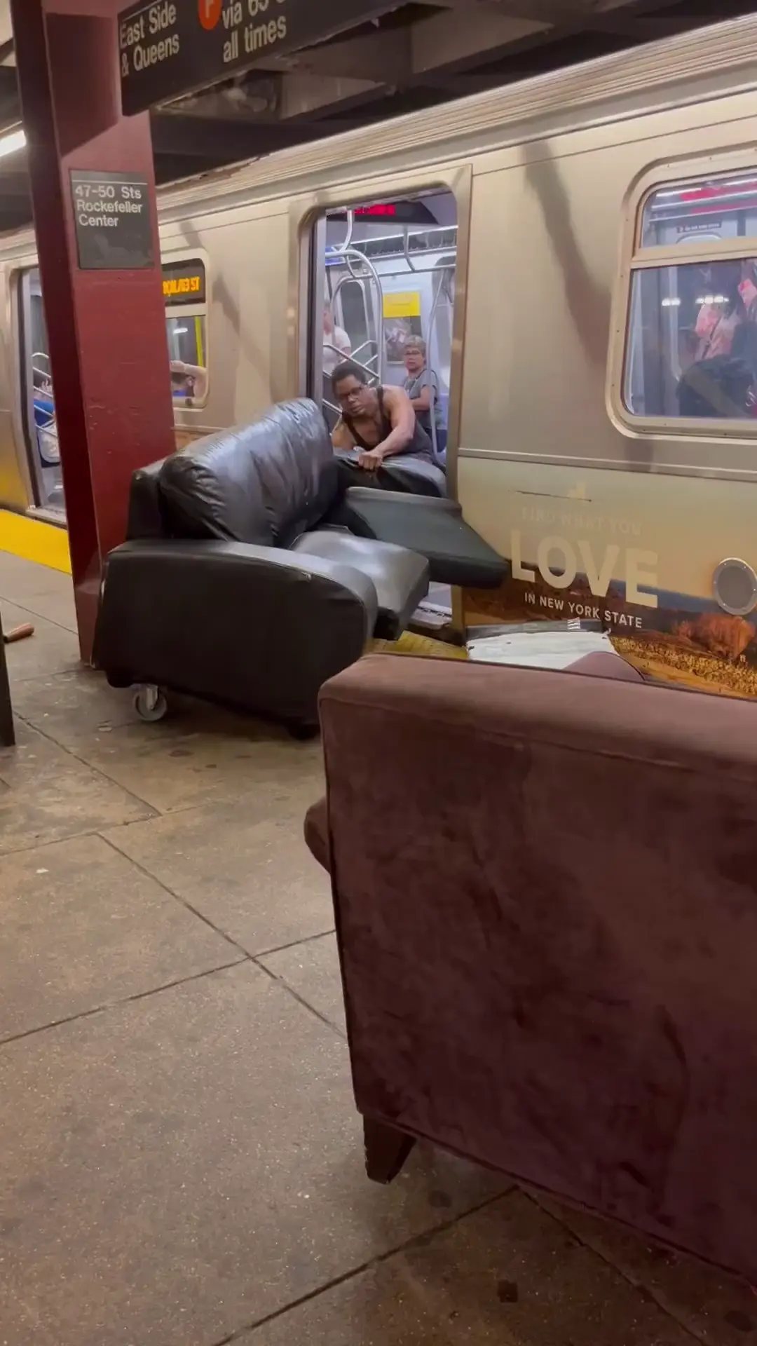 Ah! The sights and sounds of the NYC Subway. | Scrolller