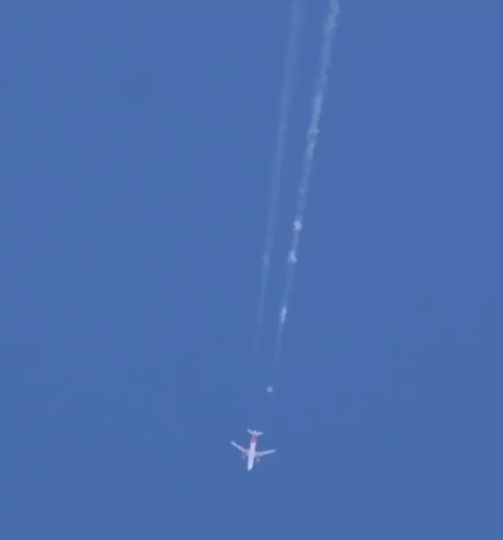 Airbus A320 engine farts | Scrolller