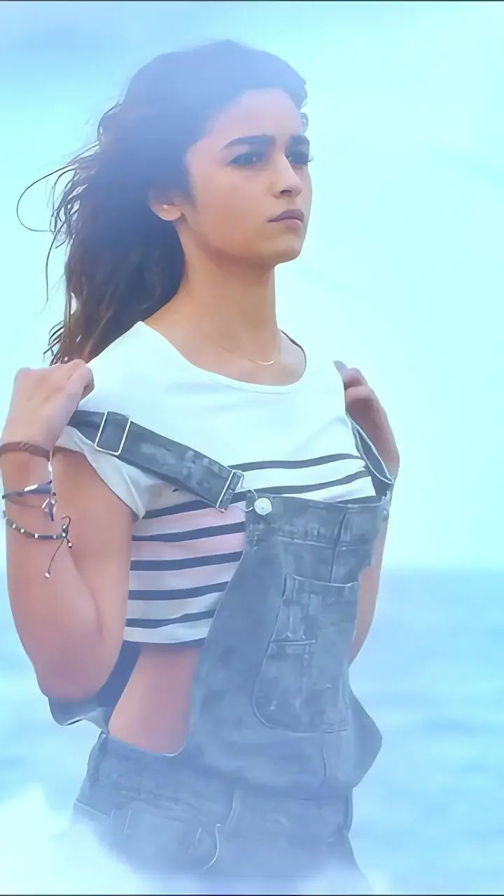 Alia Bhatt Pink bikini in Shandaar | Scrolller