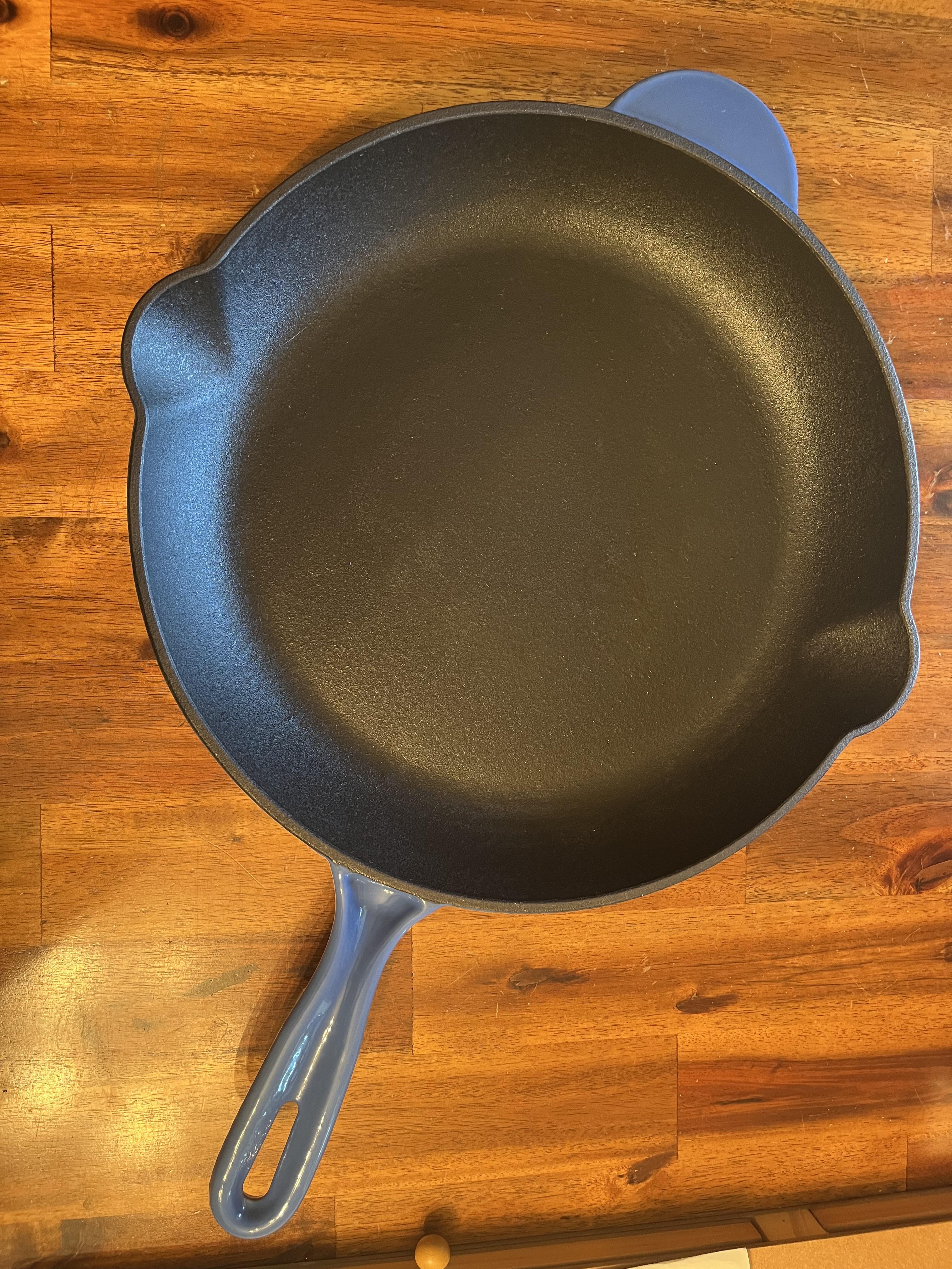 Does anyone know the brand of this unmarked pan? | Scrolller