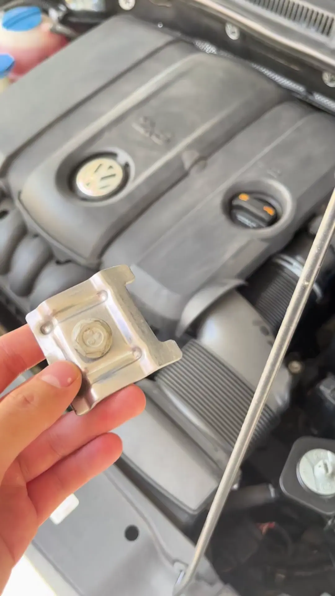 am i removing the battery right? | Scrolller