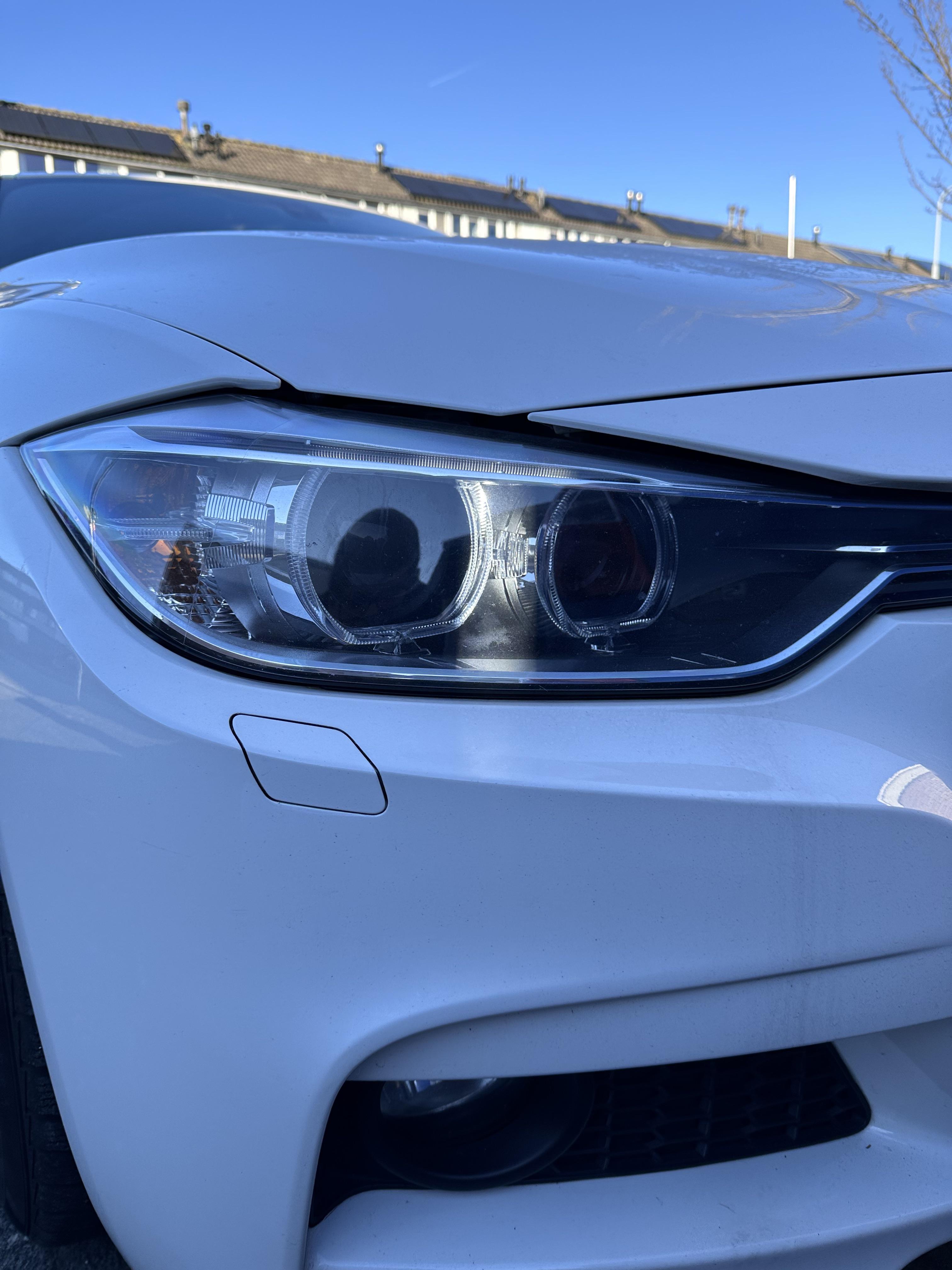 Headlight malfunction? | Scrolller