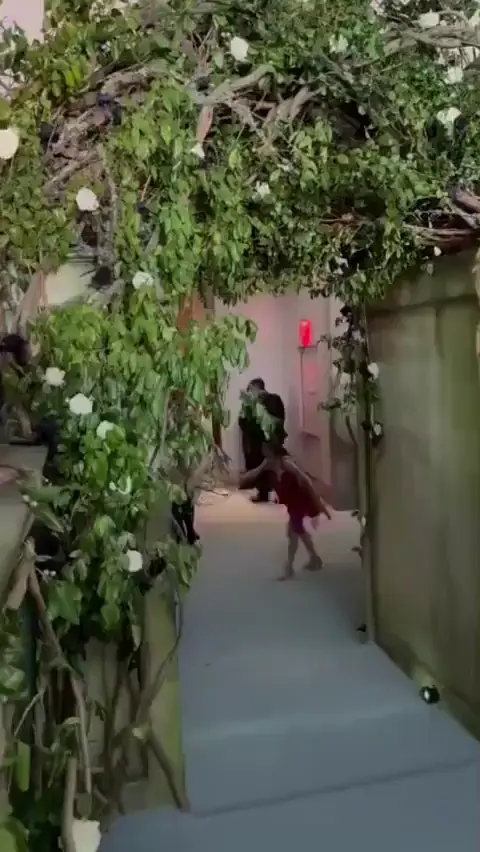 Ariana Grande looks ethereal opening her Metgala performance with a ...