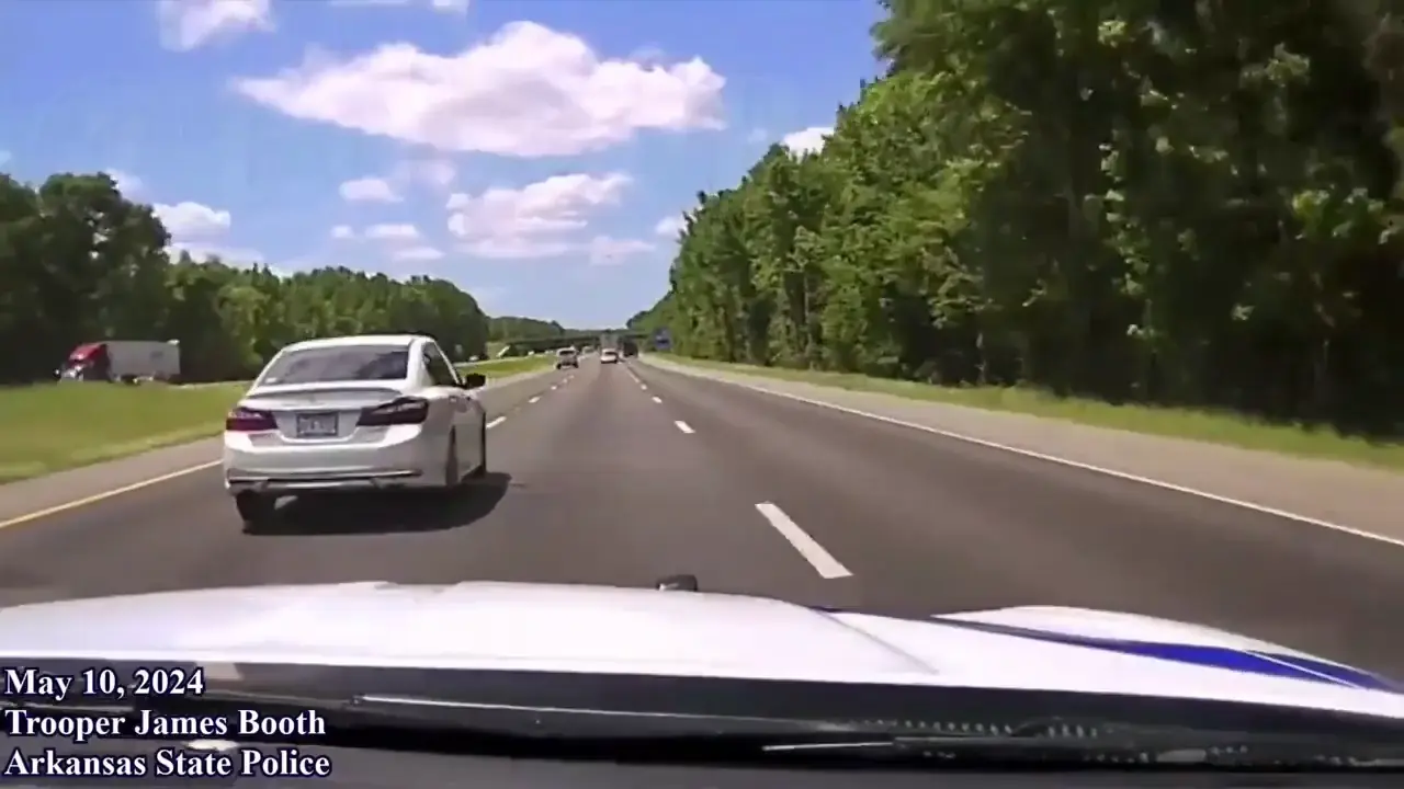 Arkansas Trooper loses control and crashes into a divider after trying to stop an Accord fleeing ...