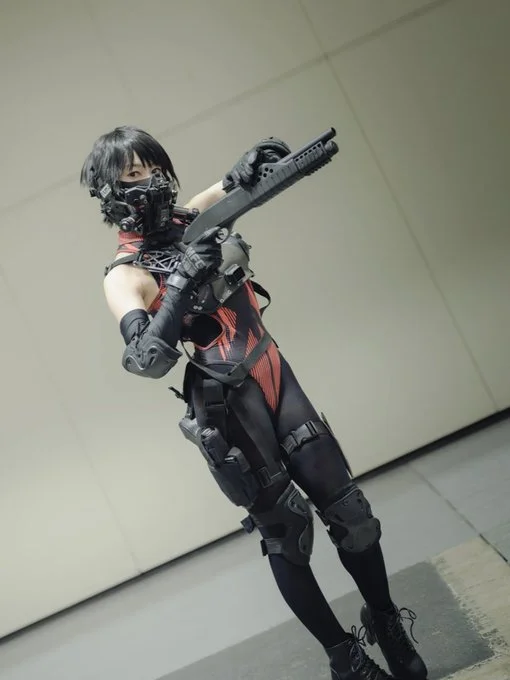 Asuka, shotgun solution. Outfit: Circle MAGick. Photo: Vinci_Camera. | Scrolller