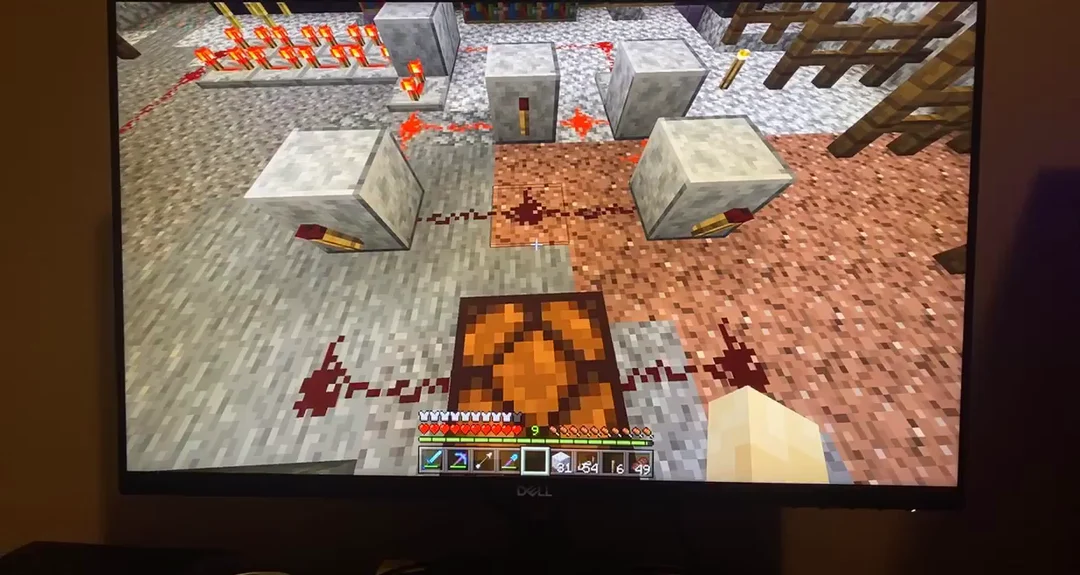 Discover more like Minecraft: Can anyone explain this redstone behavior in bedrock edition? and ...