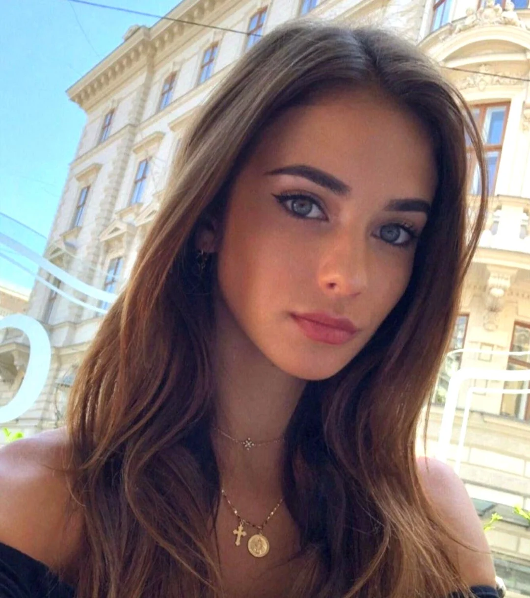 Renee Herbert | Scrolller