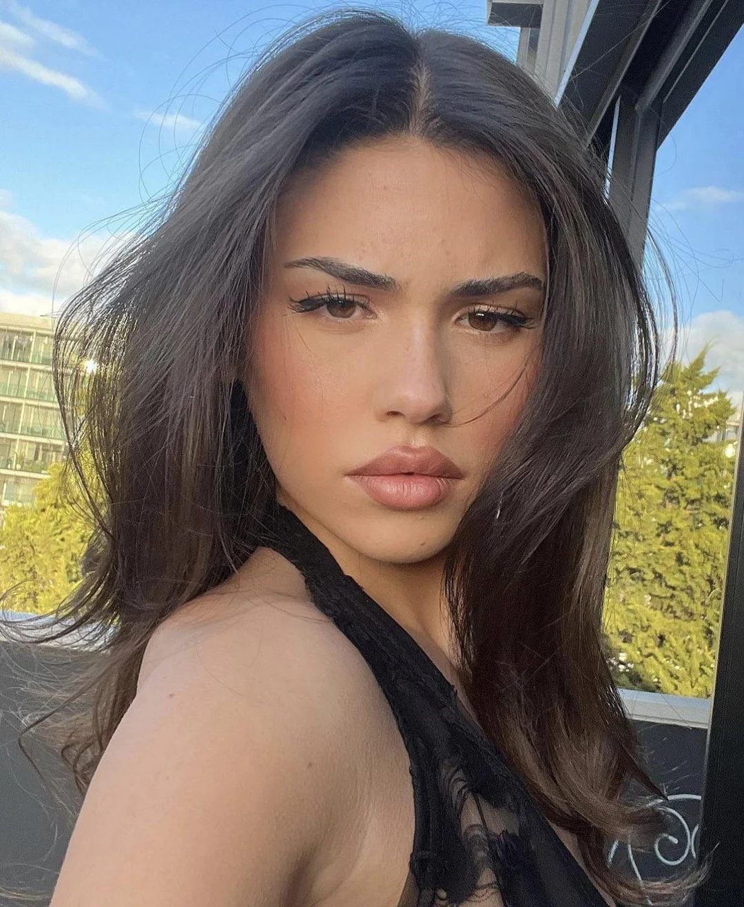 Pouty girl | Scrolller