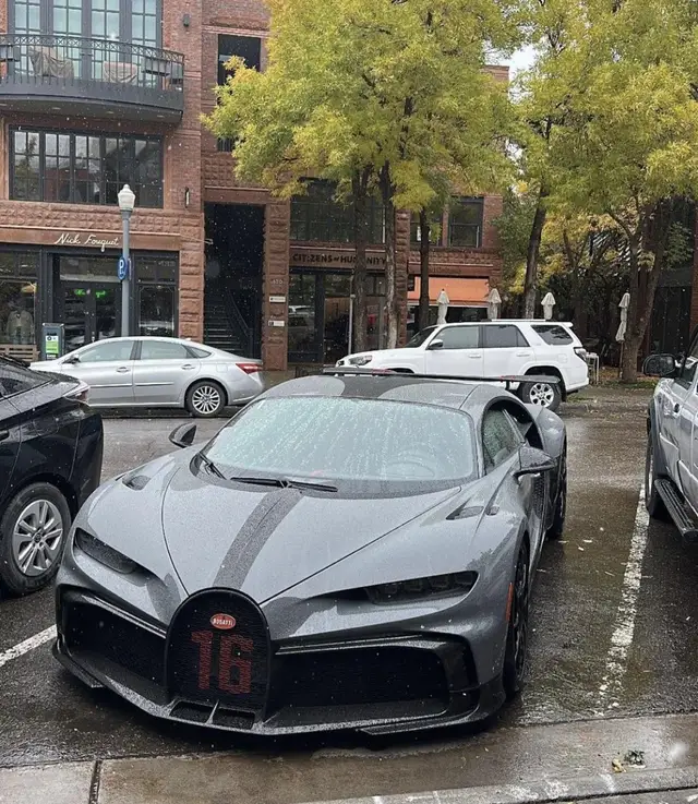 Regular traffic [1125x1295] Bugatti Chiron Pur Sport | Scrolller