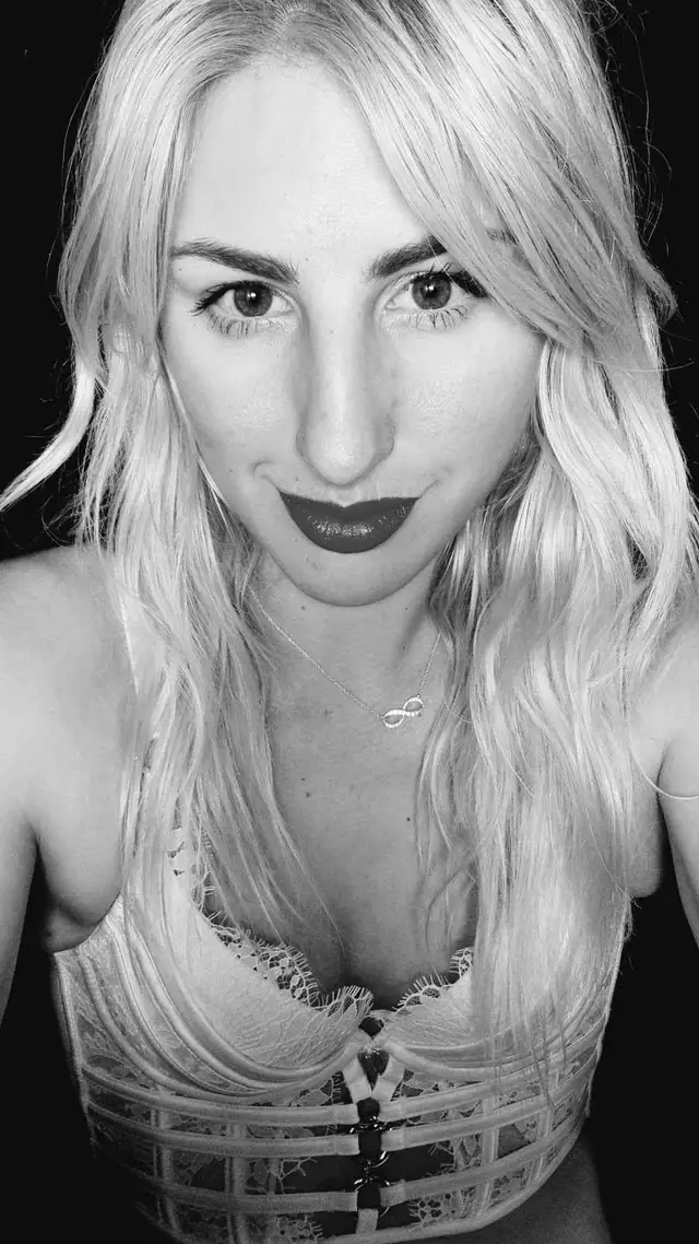 Crop tops are so cute! | Scrolller