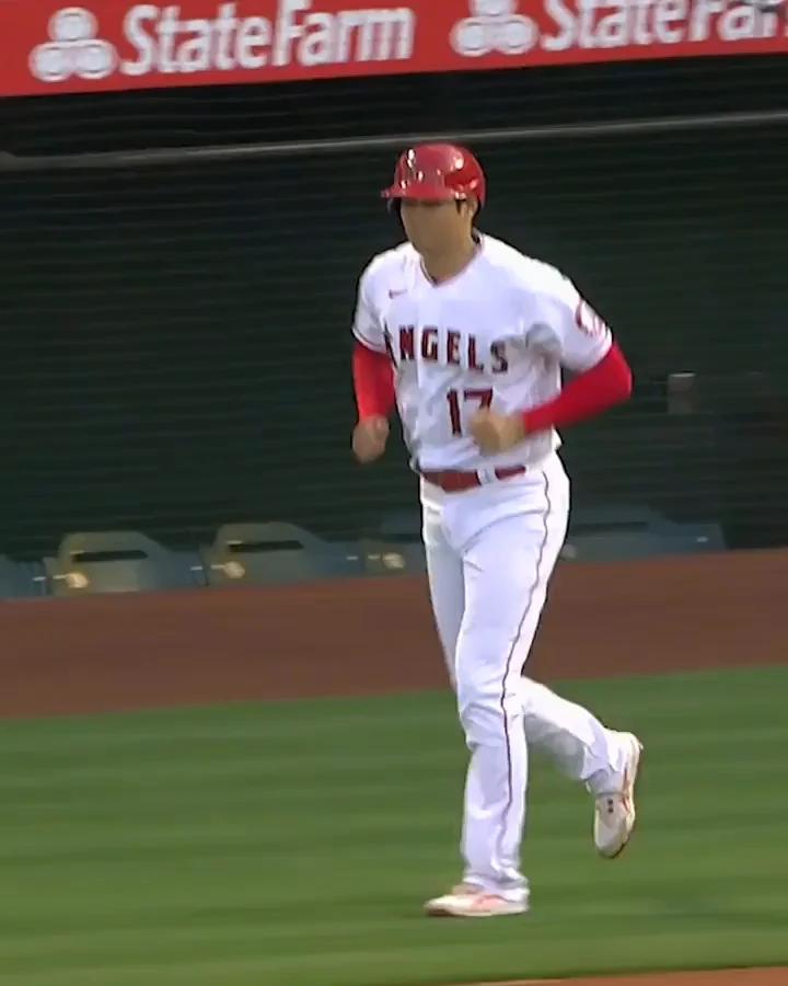 Just a compilation of Shohei Ohtani picking up trash off the field | Scrolller