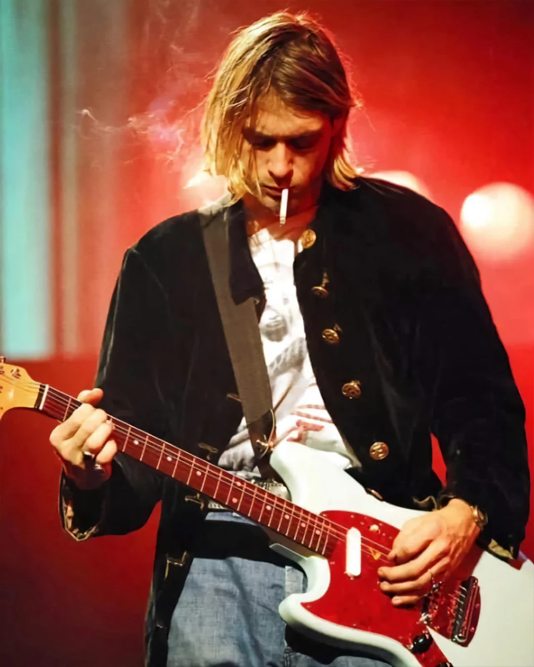 Kurt Cobain during Nirvana's MTV: Live and Loud concert in 1993. 📷 Jeff Kravitz. | Scrolller