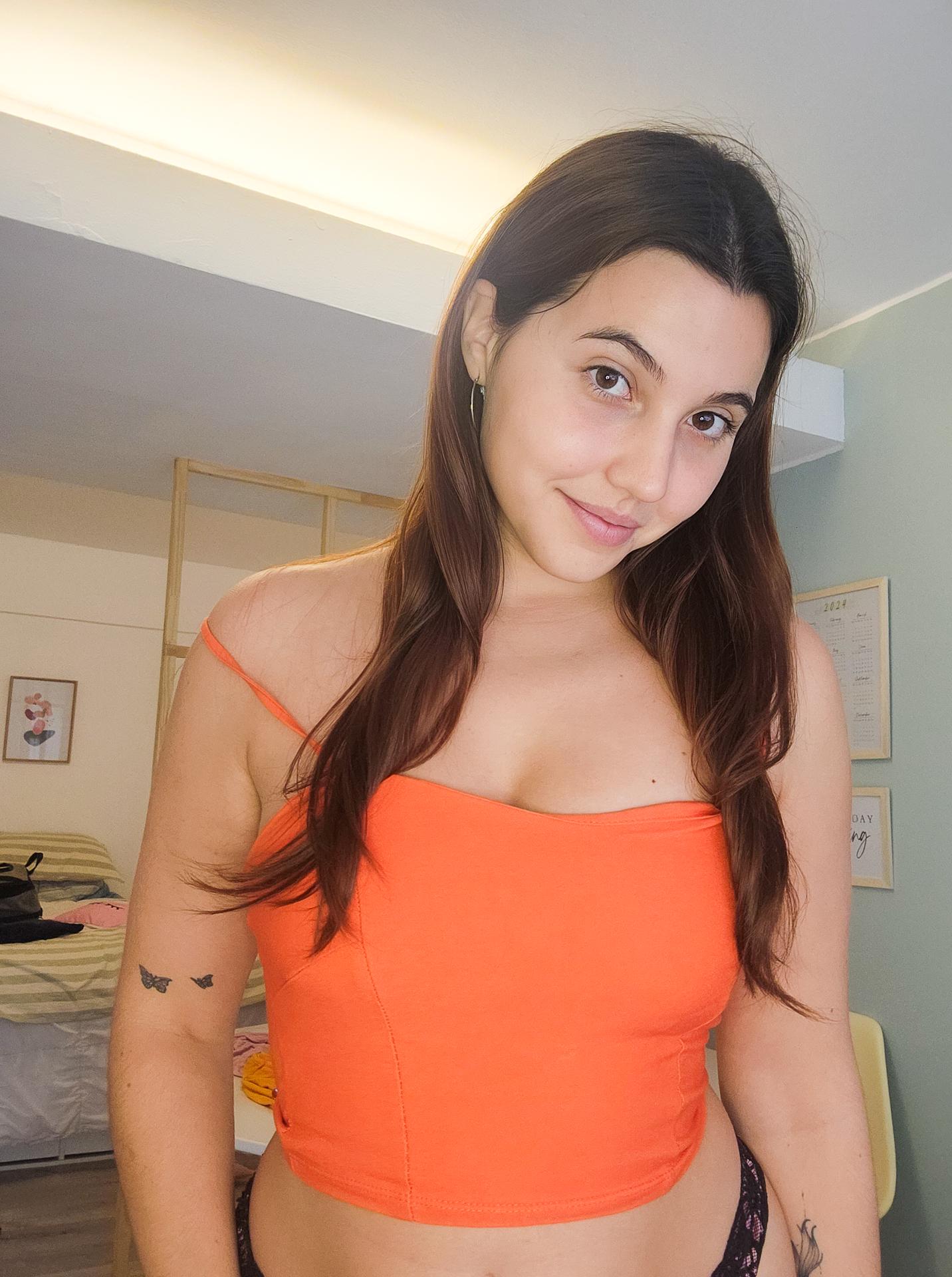 decided to show off my midriff today! | Scrolller