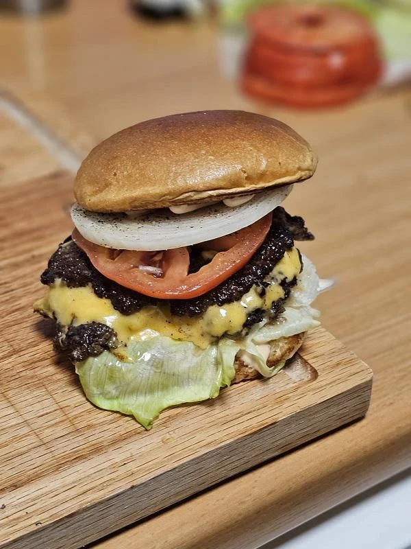 Smashed Burger Deluxe | Scrolller
