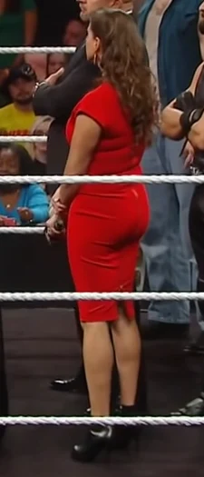 Thick ass Stephanie McMahon | Scrolller