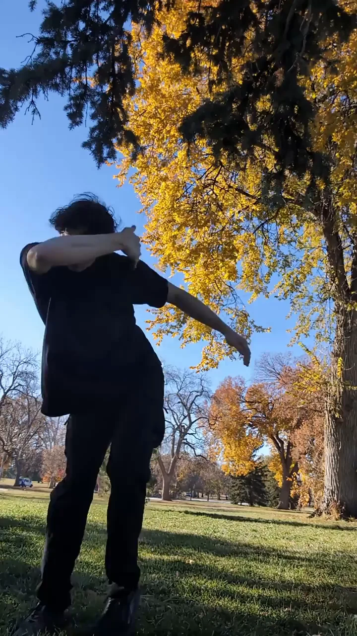 Waving/tutting to glitch hop (Humandala - Weirdo) | Scrolller