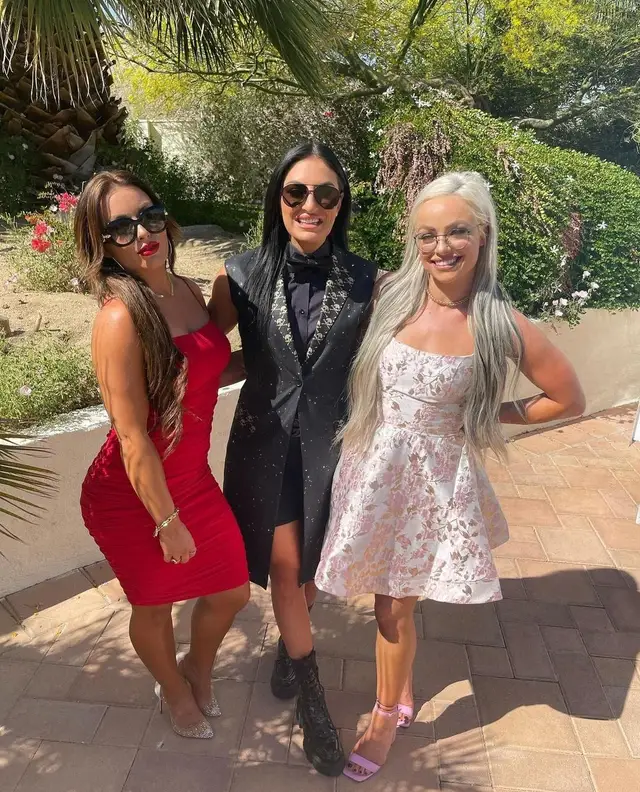 Sonya, Liv and Mandy | Scrolller
