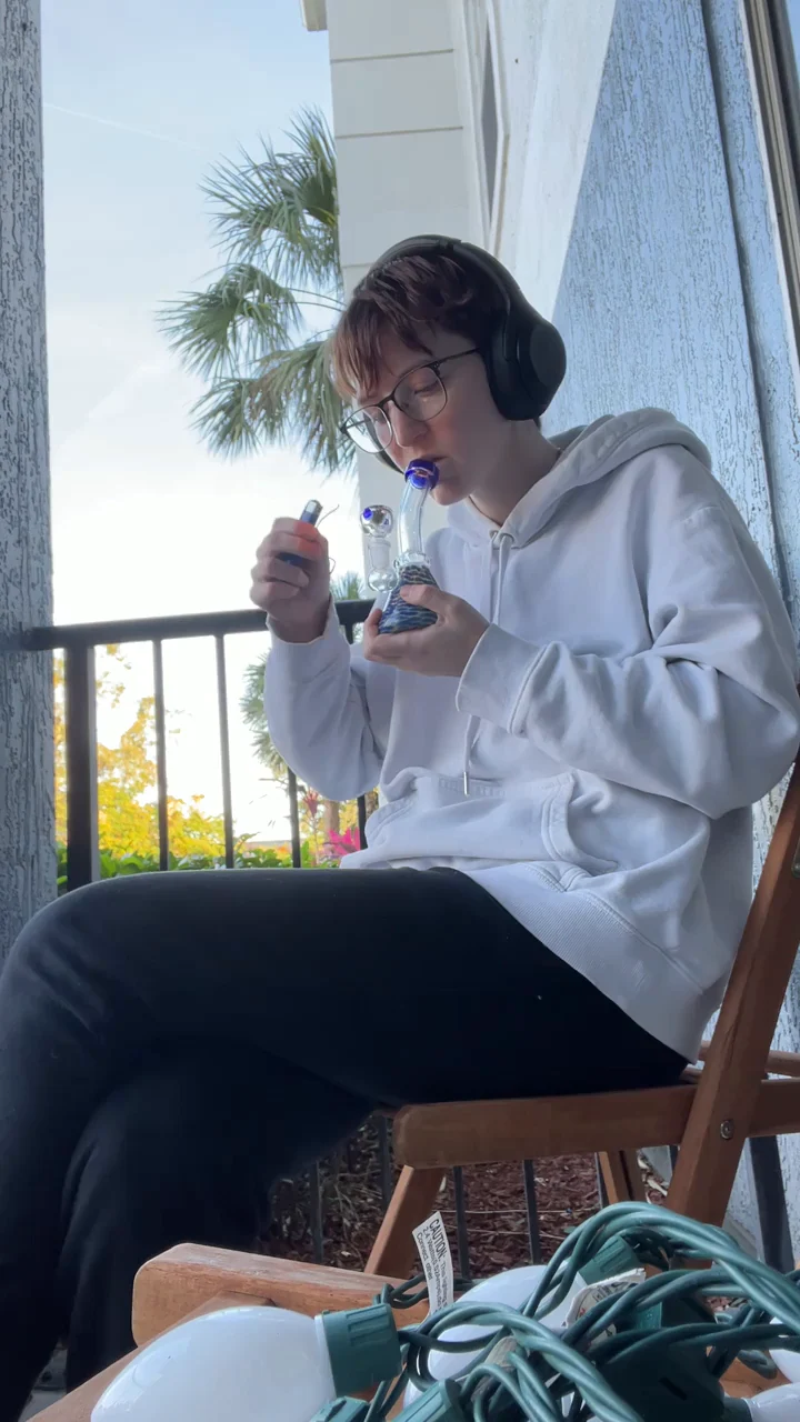 First time hitting my new/first bong! | Scrolller