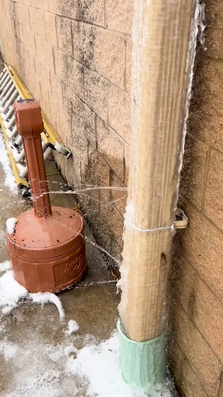 Got a fancy new fountain at work | Scrolller