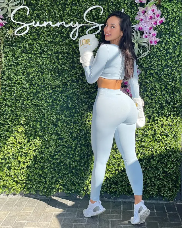 Boxer Babe missmelissaalvarez | Scrolller