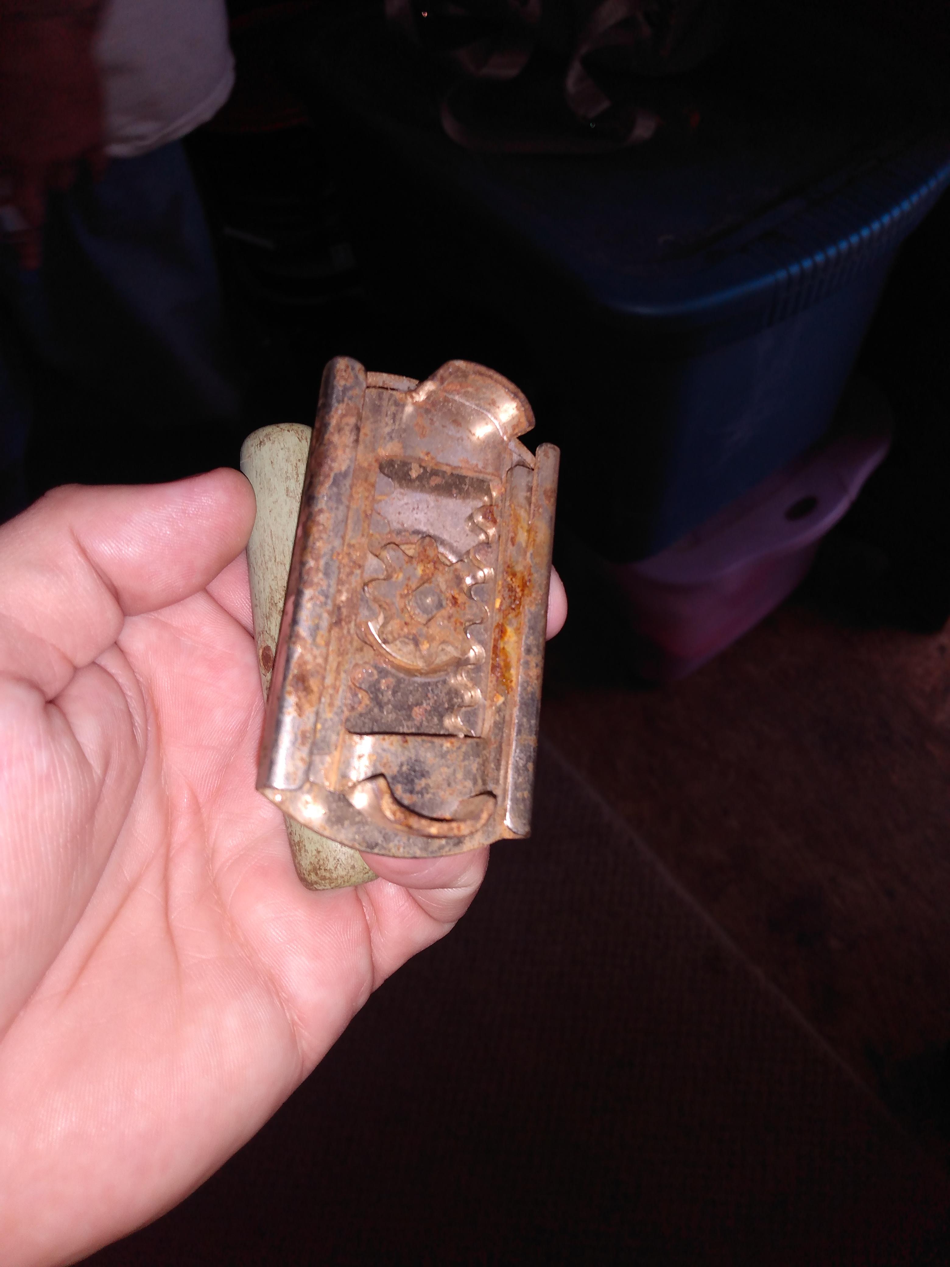 Any clue what this is? I've seen one before but I can't remember a thing | Scrolller