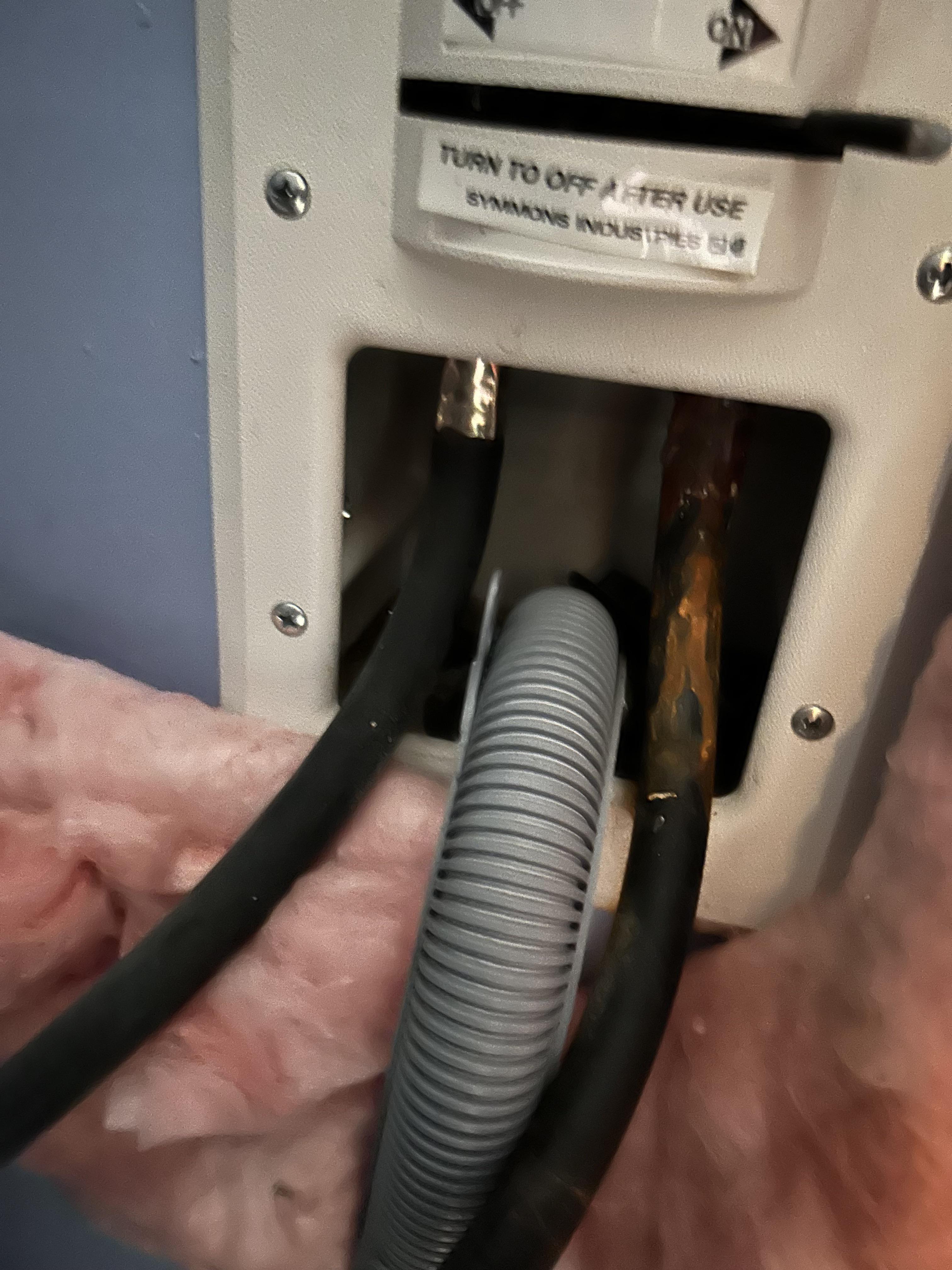 What is this behind washer/dryer? | Scrolller