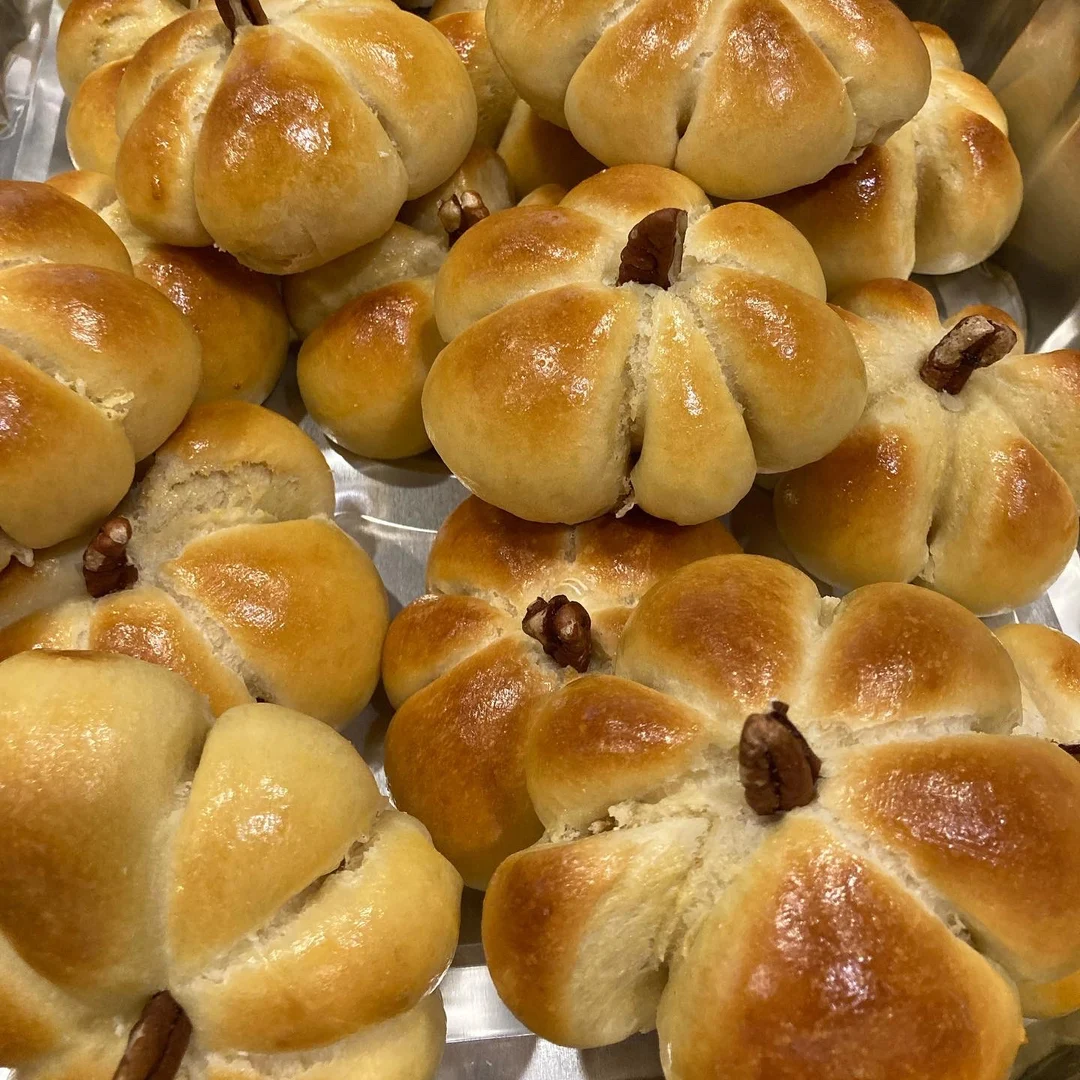 Made my dinner rolls into tiny pumpkins this year | Scrolller