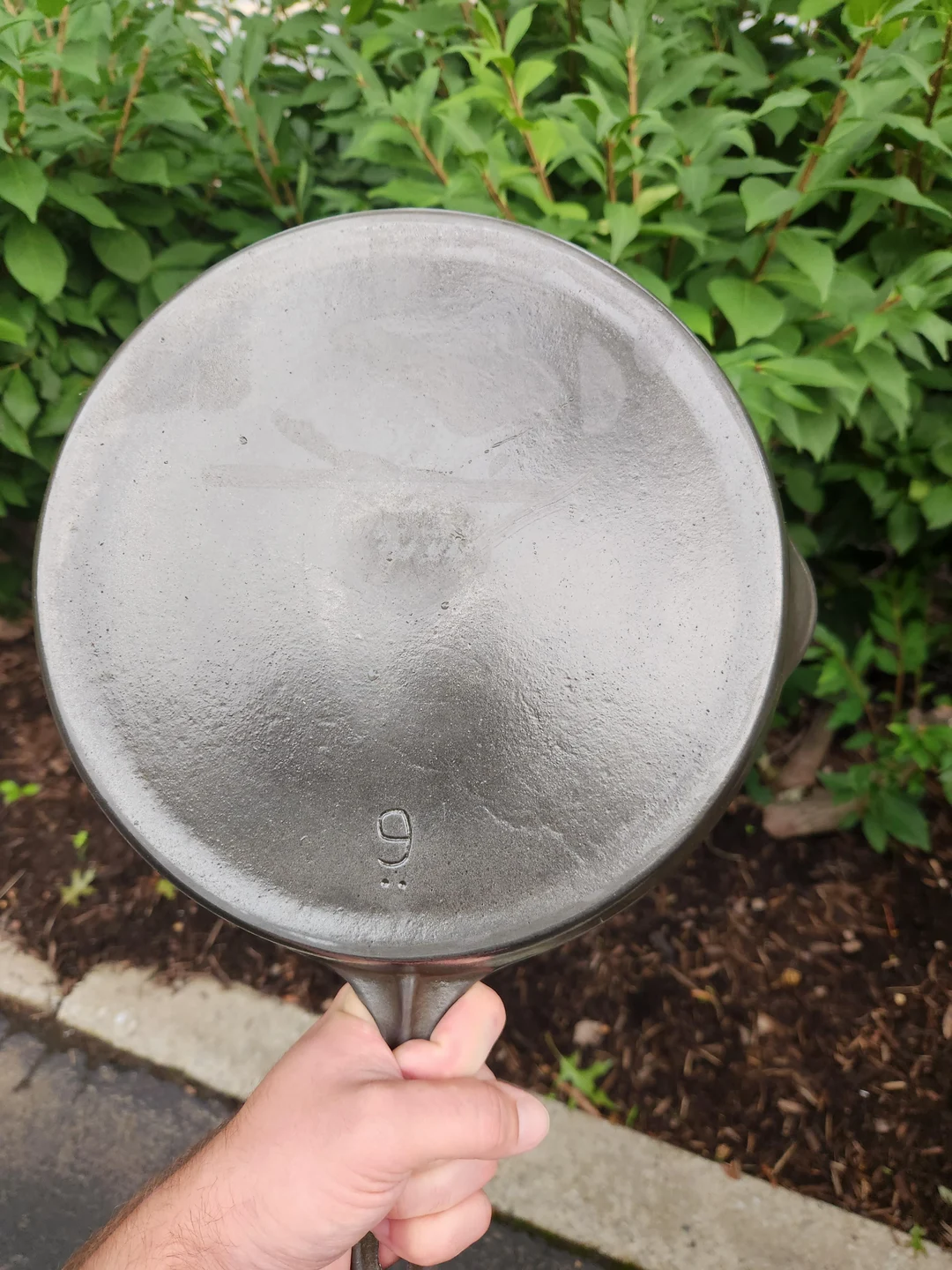 Help identifying this pan no other markings then a 9 and two . . | Scrolller