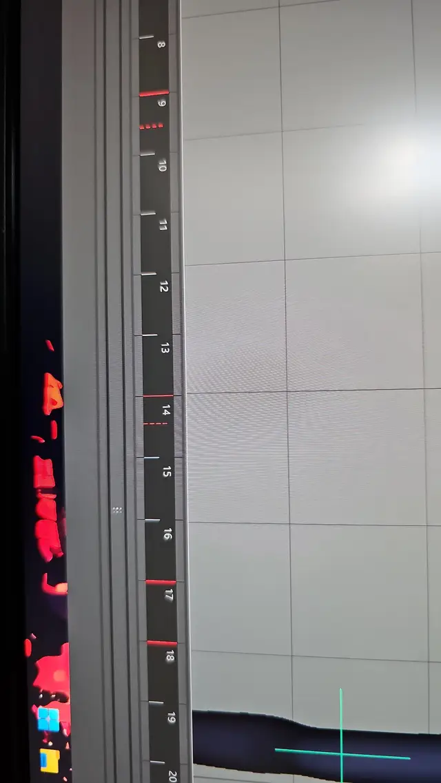 What are these dotted red lines on the timeline | Scrolller