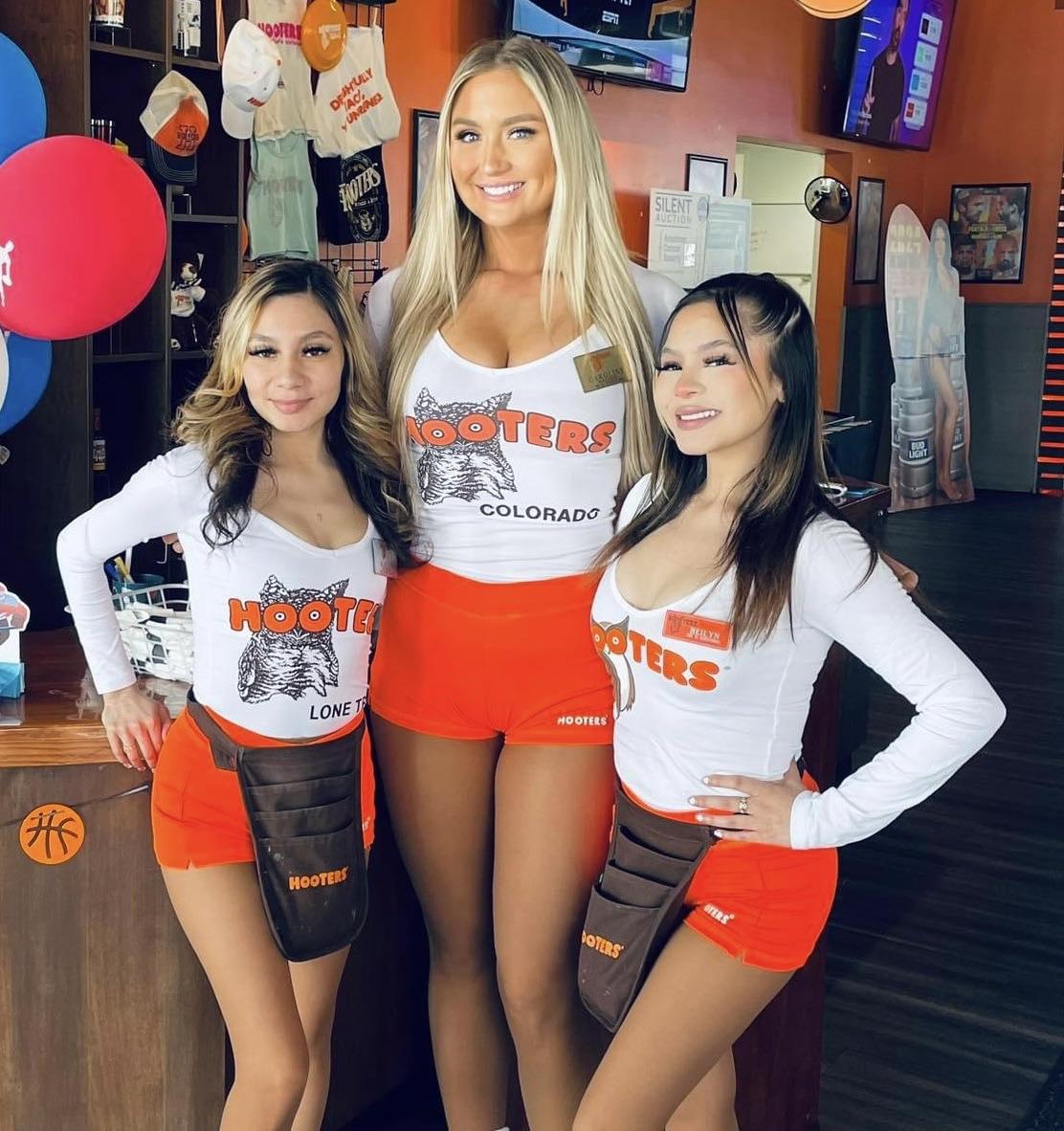 Hooters Lone Tree | Scrolller