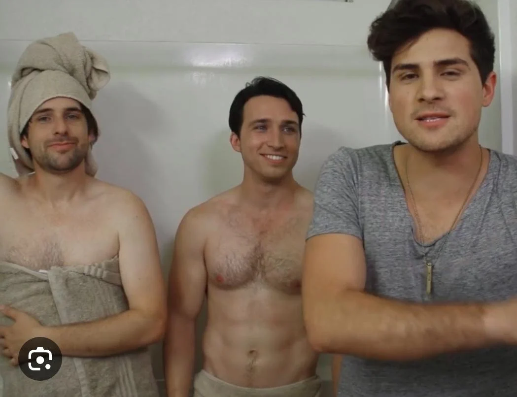 Someone to look at me the way Shayne looks at Anthony | Scrolller