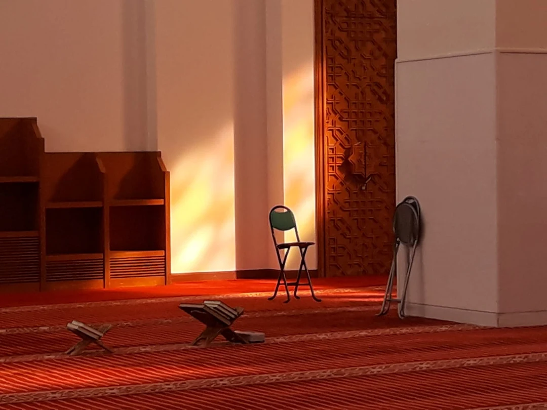A beautiful moment in a mosque. | Scrolller