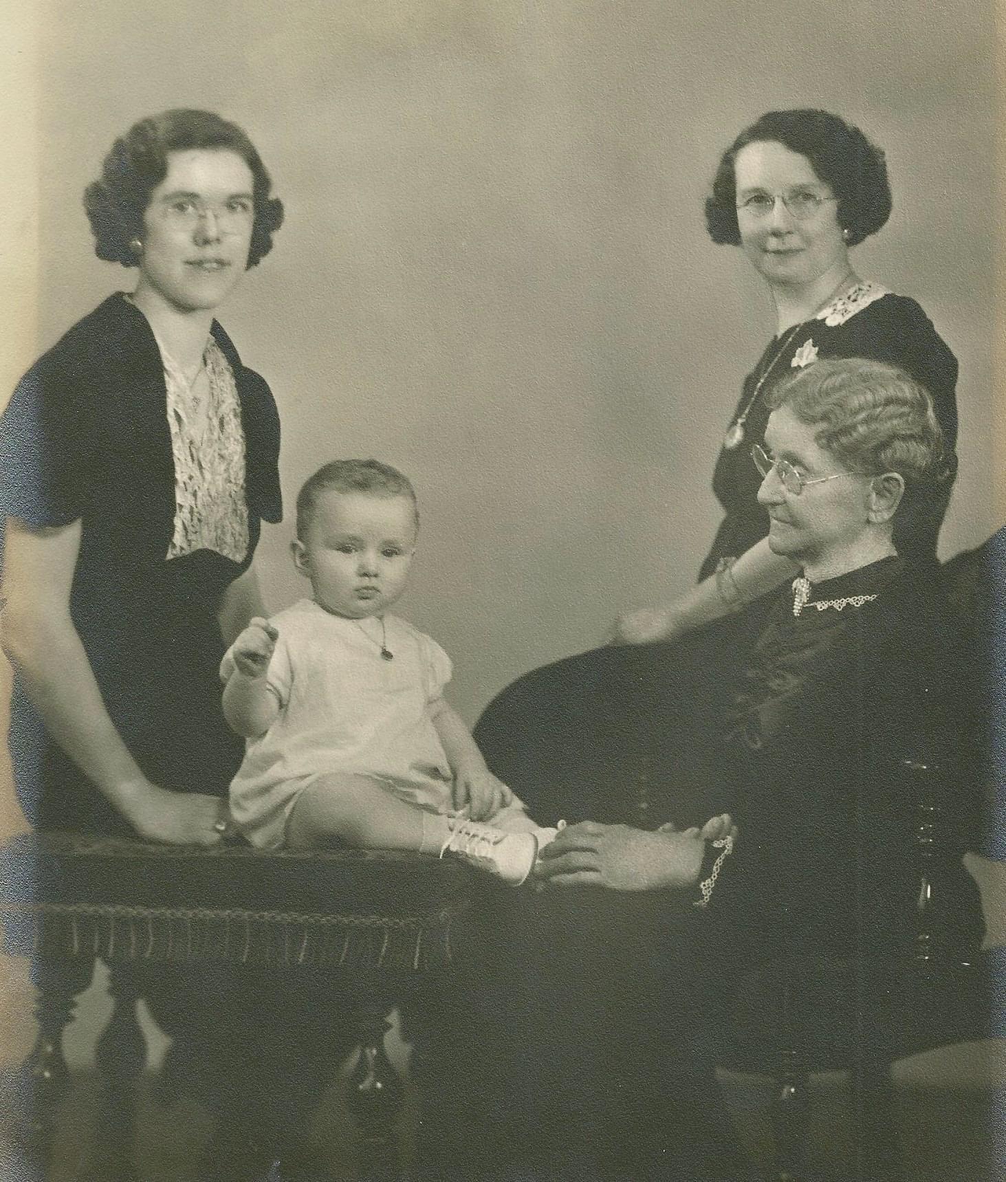 4 generations of strong women. 1939. My grandma is the baby. | Scrolller