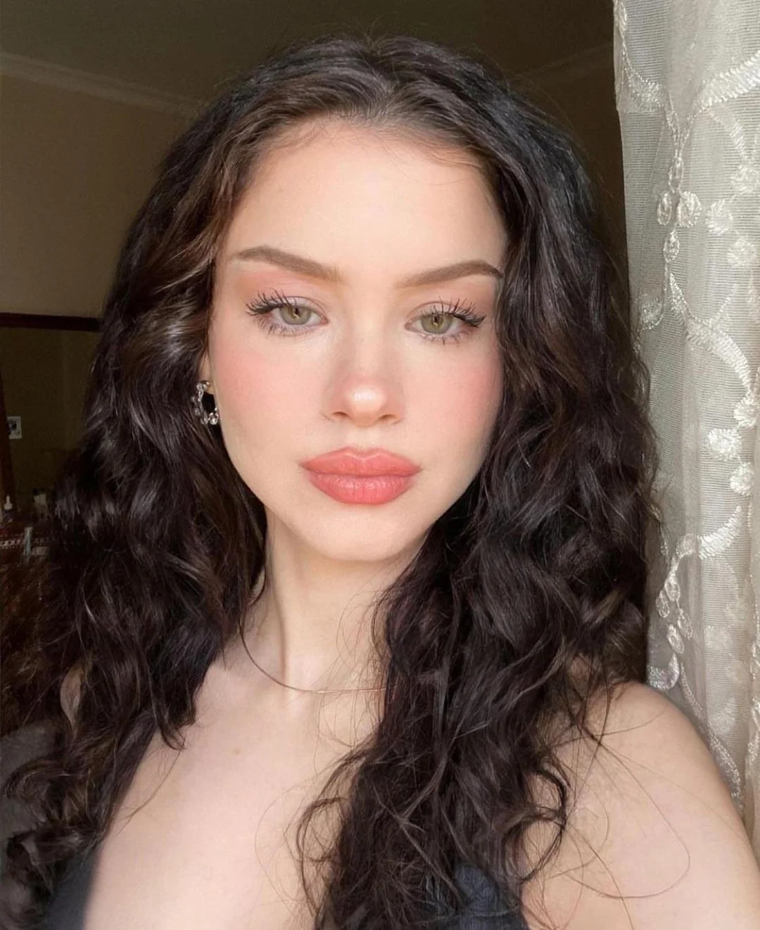 Incredible Brunette | Scrolller