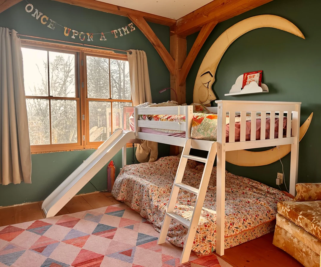 My Daughters Bedroom Scrolller