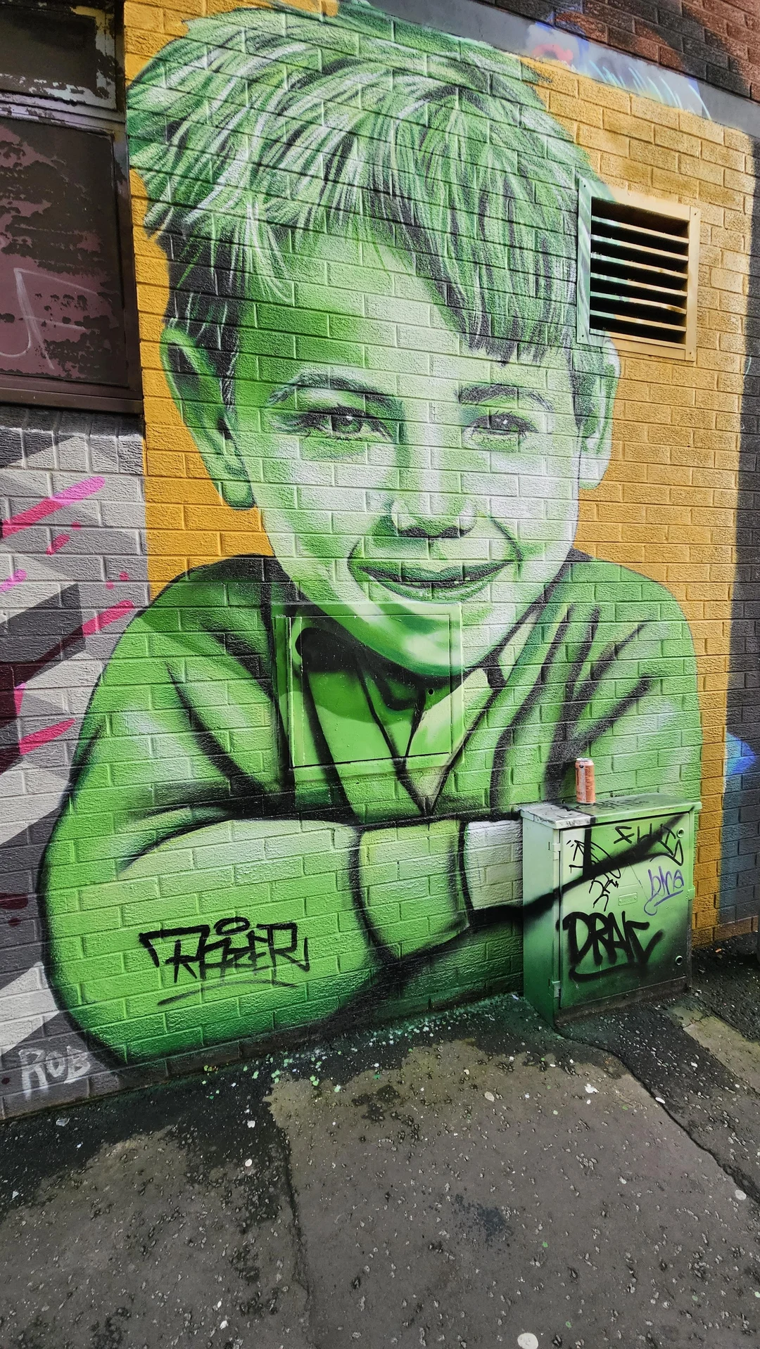 Belfast 12 | Scrolller