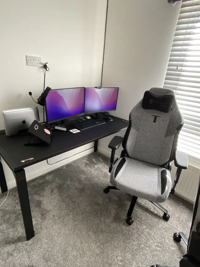 New chair & desk for my WFH setup #secretlab | Scrolller