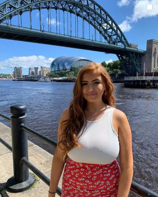 Busty Ginger | Scrolller